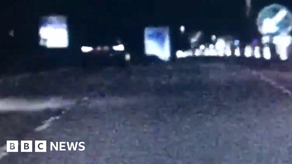 Car spotted at 129mph near M40 Buckinghamshire roadworks - BBC News