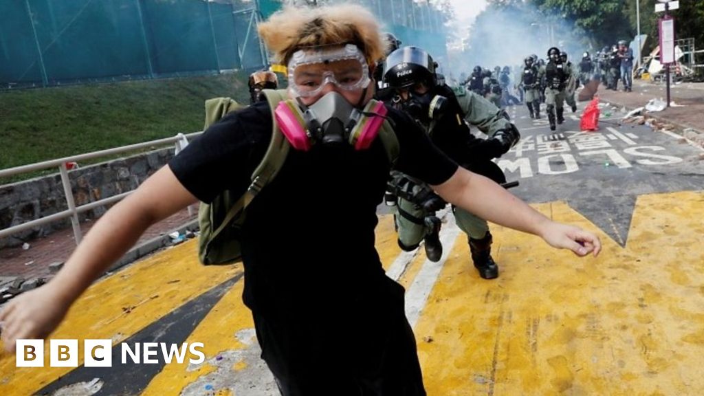 What links 2019’s wave of global protests? - BBC News