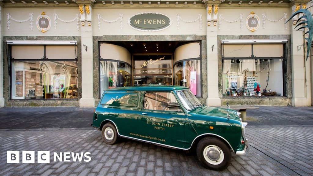 McEwens of Perth department store closes for last time - BBC News