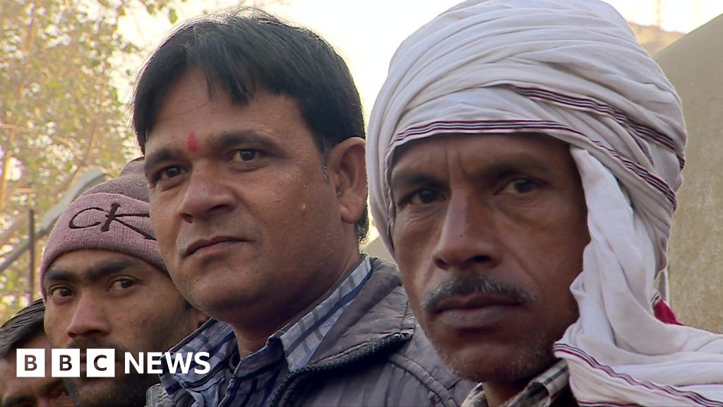 Indians struggling to get paid during currency crisis - BBC News