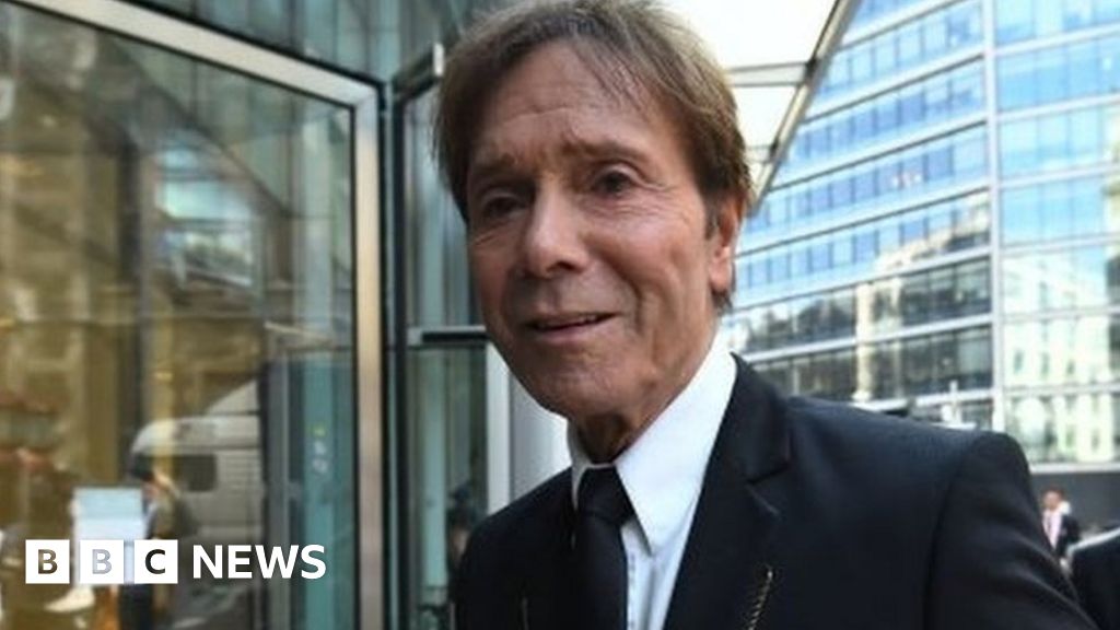 Cliff Richard case: Singer seeks £600,000 over BBC report - BBC News
