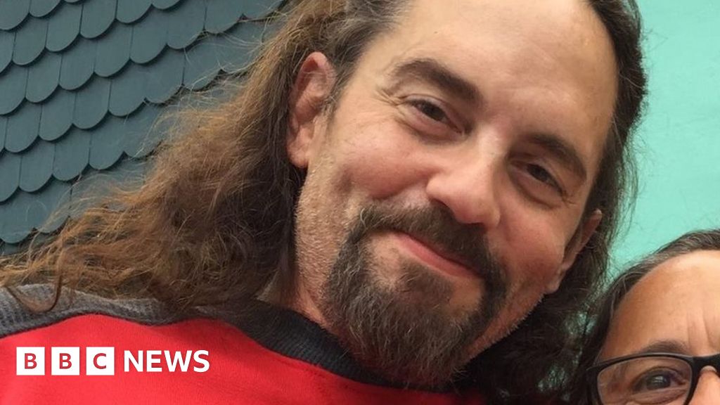 Ex-Megadeth drummer Nick Menza dies of heart attack on stage - BBC News