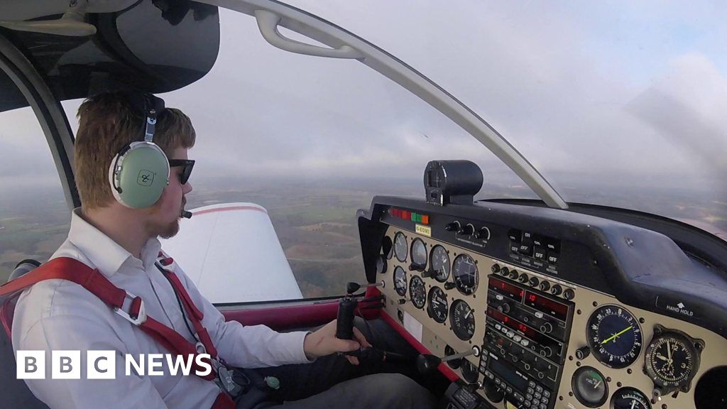 'Flying gives me one of the best views of the planet' - BBC News