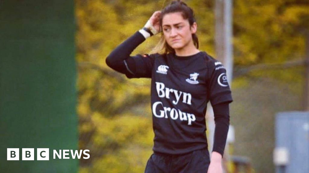 Brooke Morris: 100 people search for missing rugby player - BBC News