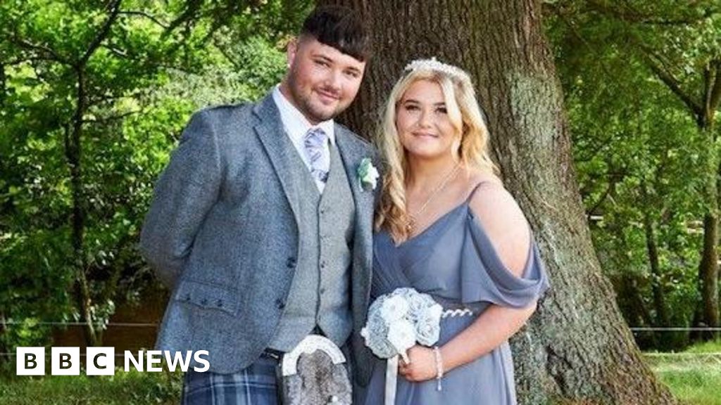 'Much-loved grandson' named as driver who died in Largs crash - BBC News