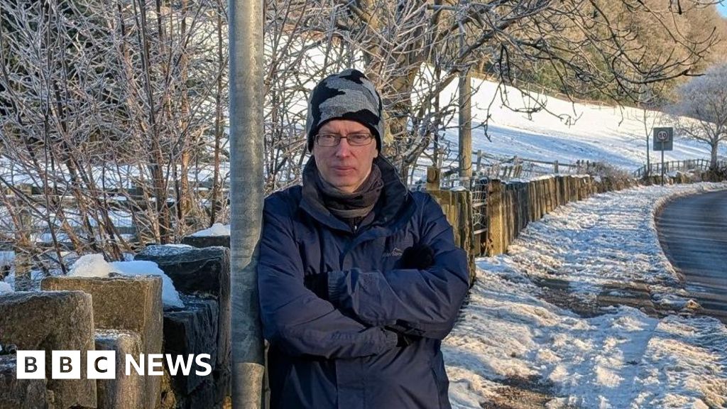 West Yorkshire 'badger man' Adrian Potter releases book - BBC News
