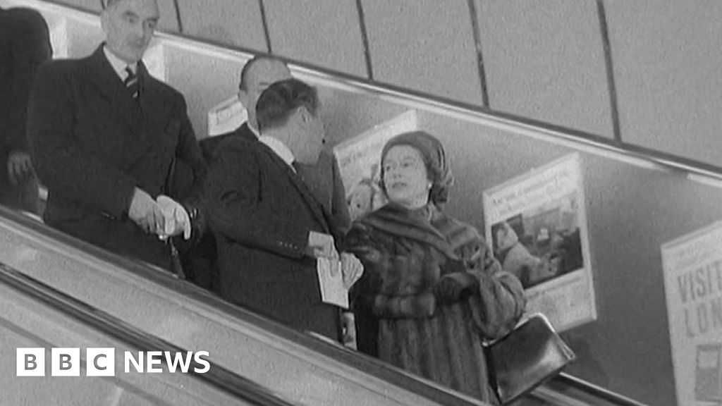 Queen Elizabeth II and London’s historic transport moments - BBC News