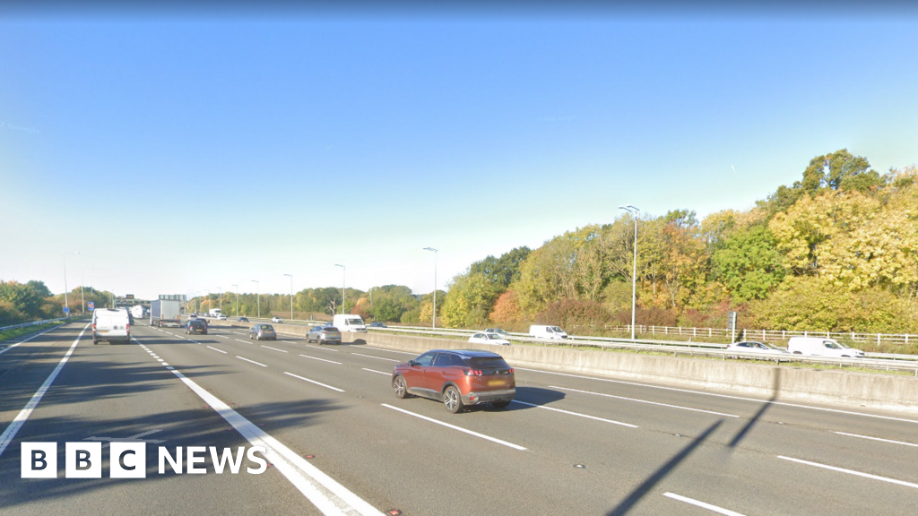Child, 10, seriously injured in M25 crash in Surrey