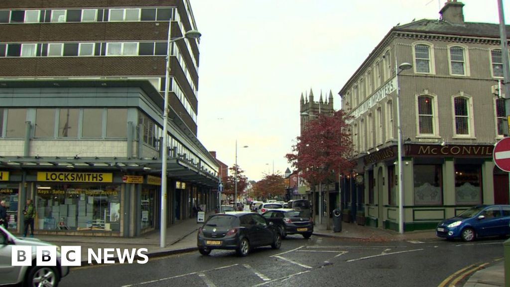 Portadown: Murder investigation after man assaulted - BBC News