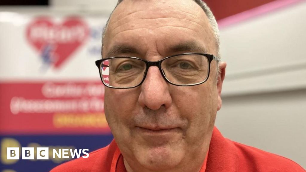 Malvern CPR charity celebrates training 5,000 people - BBC News