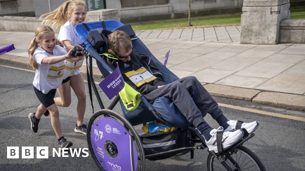 Rob Burrow's children join him at Father's Day run