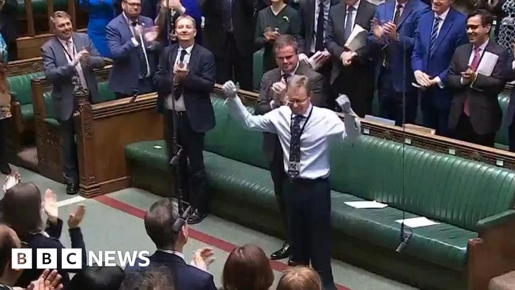 Ovation for MP who lost limbs to sepsis on return to Commons - BBC News