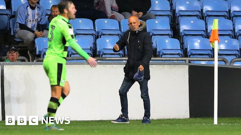 Fan invades Coventry City pitch and shouts at players - BBC News