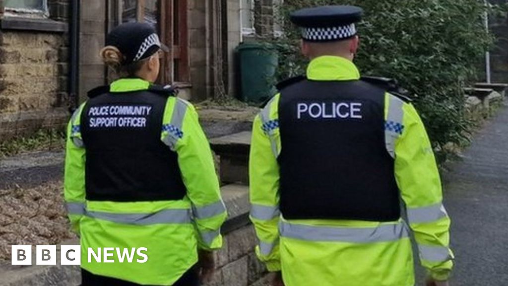 Boy, 15, arrested after police pursuit of suspected stolen car