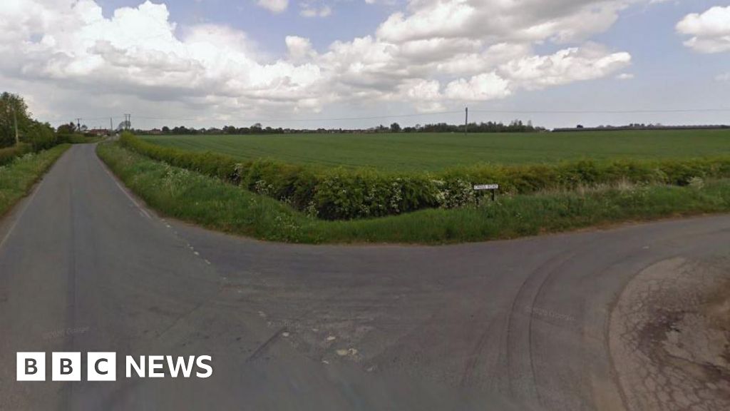 Two killed in North Frodingham crash - BBC News