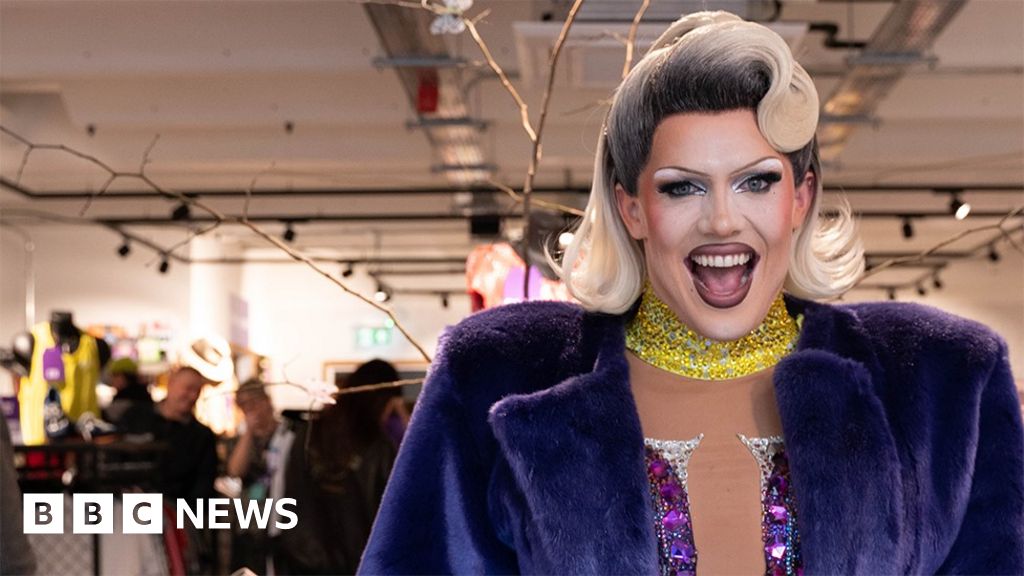 Drag Race UK star Elektra Fence to 'bring glamour' to London Marathon ...