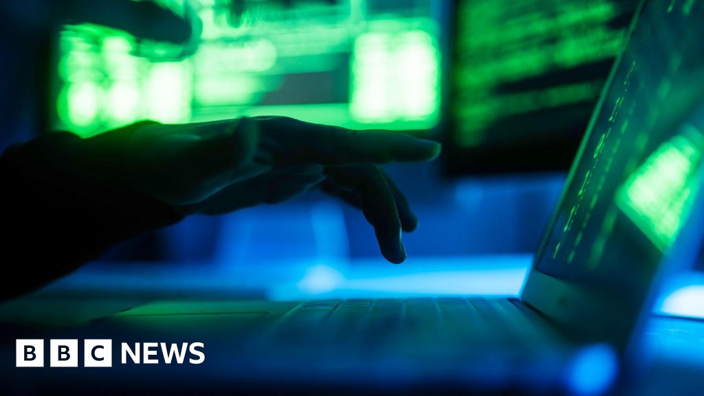 Buses: Company issues warning over bus scam on social media - BBC News