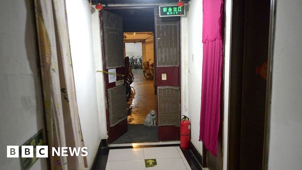 Subterranean home for 400 found in Beijing basement - BBC News