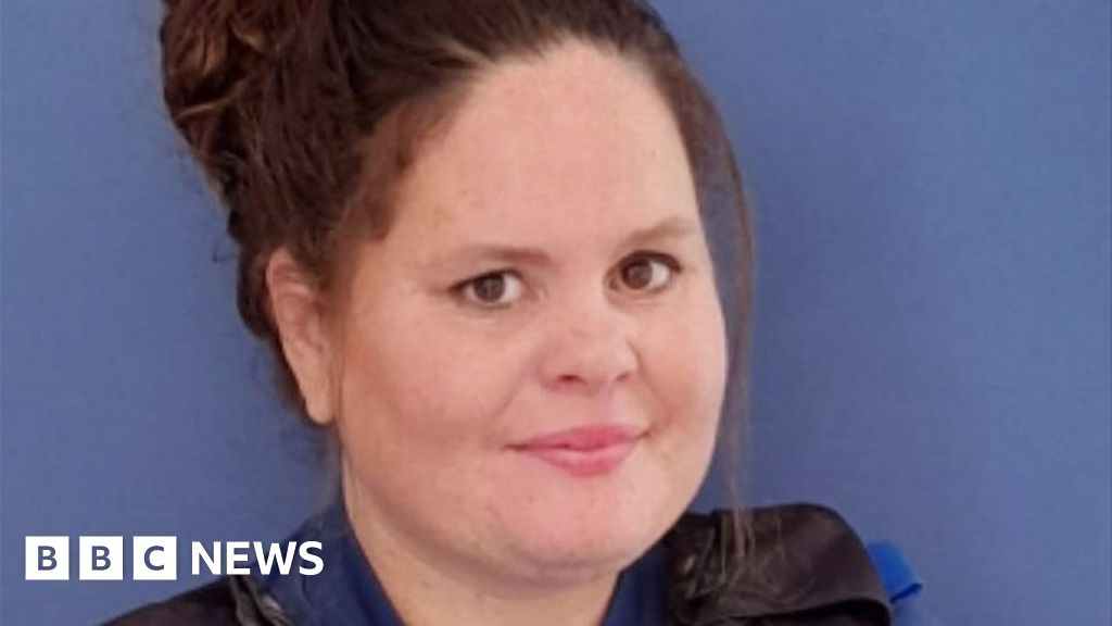 Kent Police: Top award for PCSO who saved choking woman