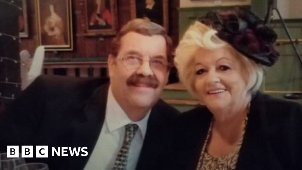 Barnsley crash: Married couple killed in Barugh Green named - BBC News