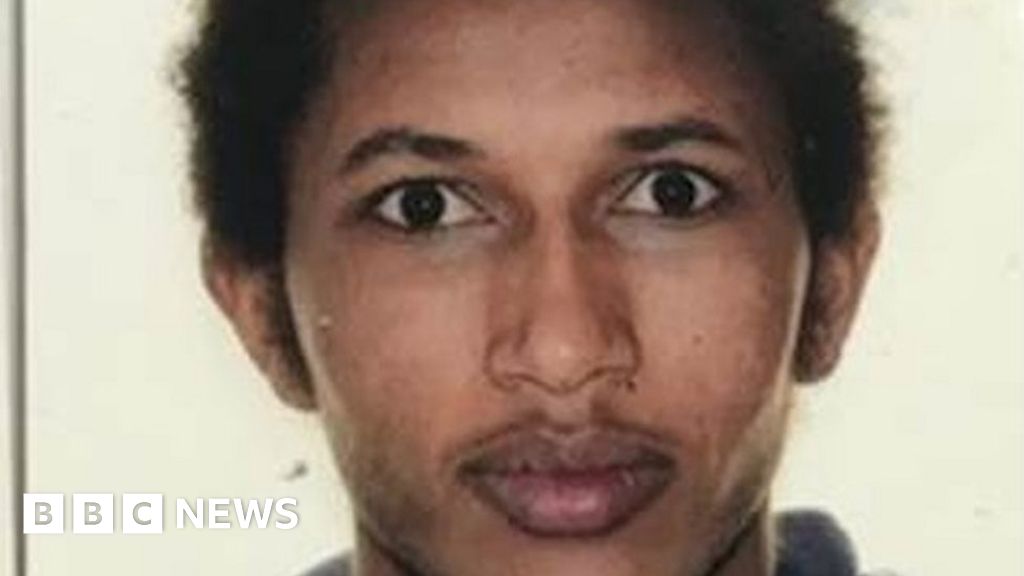 Danish teenager on school trip to Manchester goes missing - BBC News