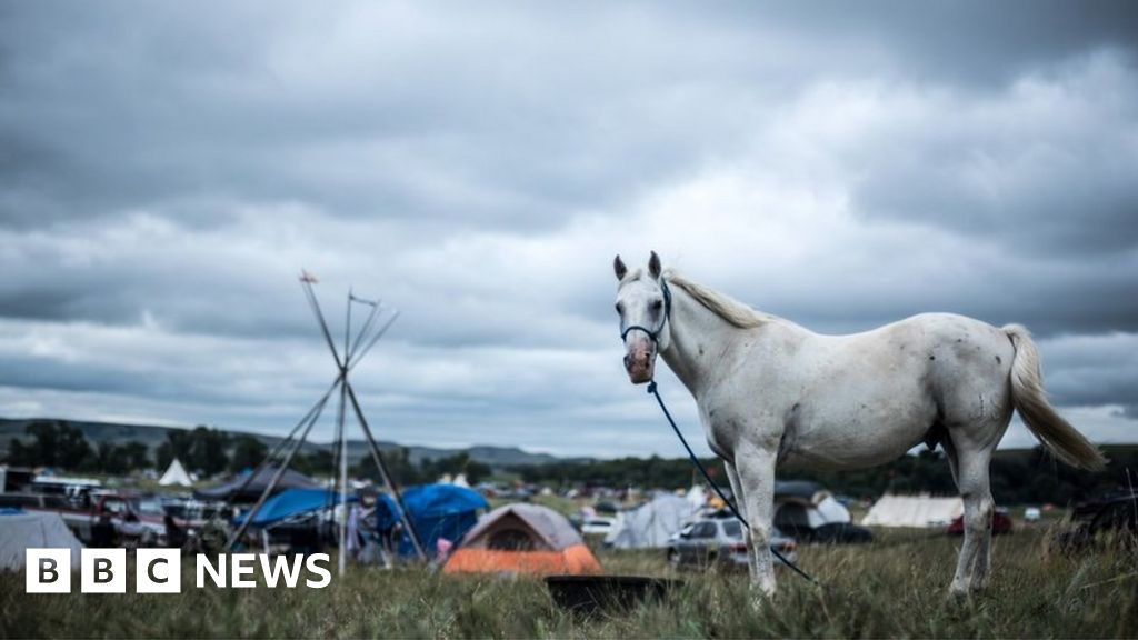 Standing Rock: Are pipeline protest camp days numbered? - BBC News