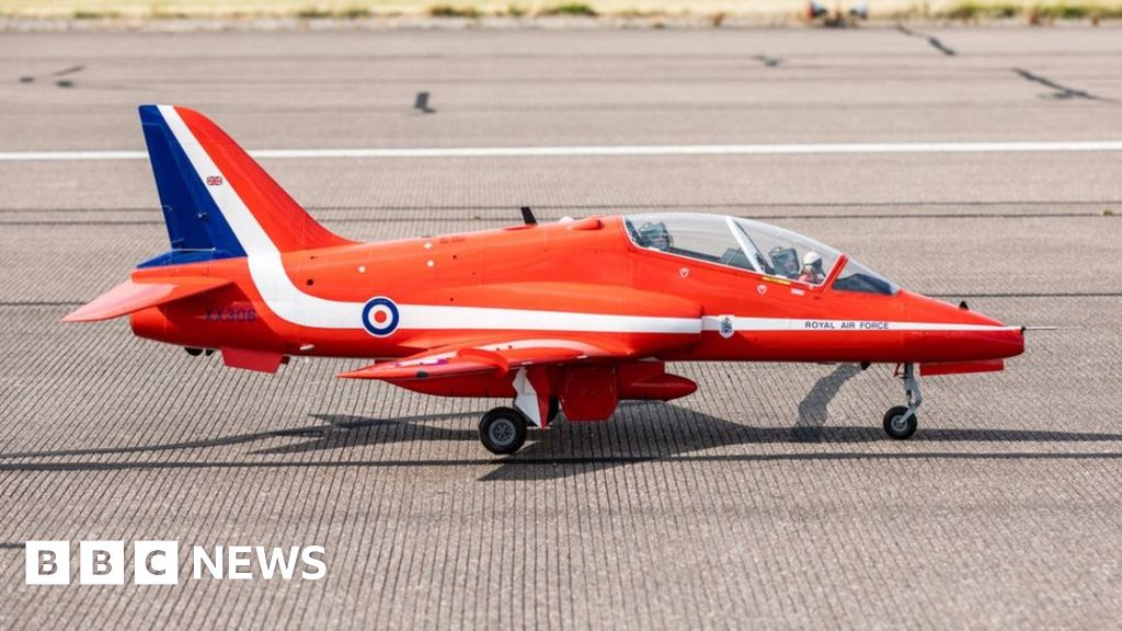 Model planes take off in championships at RAF Barkston Heath - BBC News