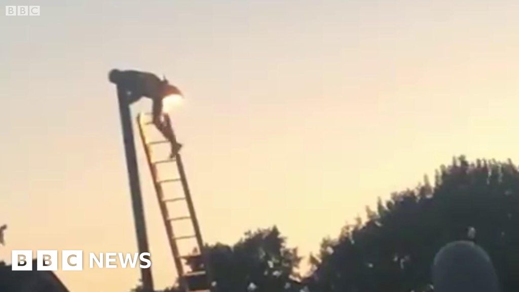 Man stuck up 32ft lamp-post in Birmingham - BBC News