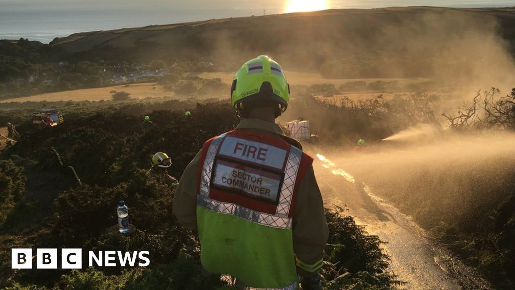 Isle of Man fire crews tackle two 'suspicious' blazes - BBC News