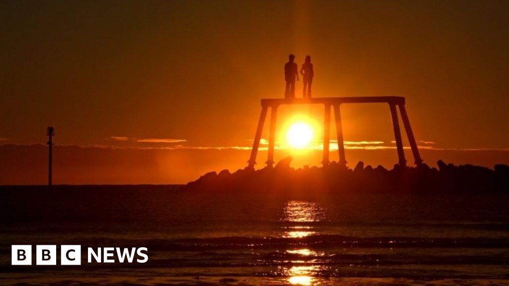 Who, What, Why: What is an equinox? - BBC News