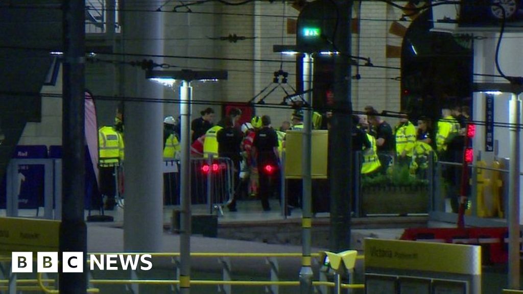 Manchester Arena attack: Police and rail staff commended - BBC News