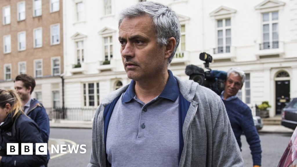 'My most hated man joining my favourite club' - BBC News