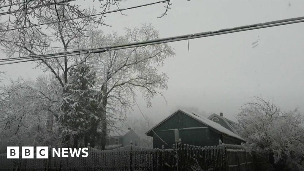 'Thundersnow' hits the US East Coast