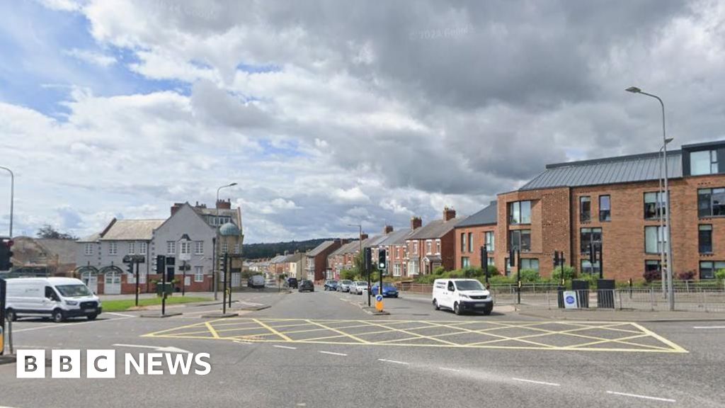 Cameras to deter Neville's Cross yellow box drivers - BBC News