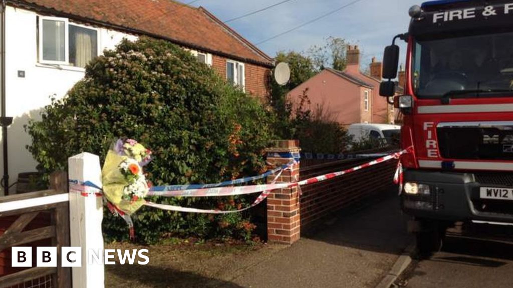 Ditchingham fatal house fire 'like a horror movie' - BBC News