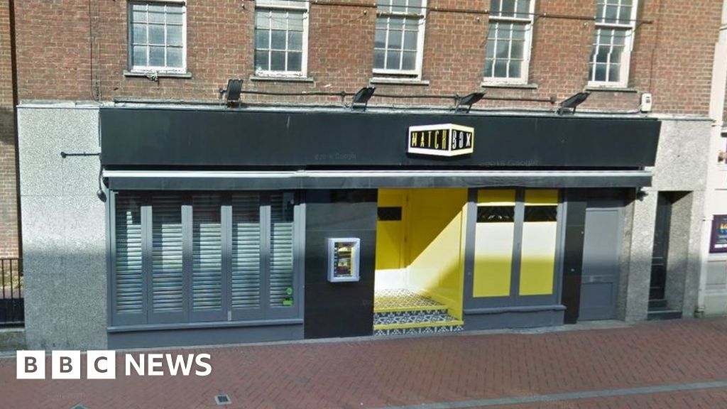 Malcolm Callender: Reading punch death man named by police - BBC News