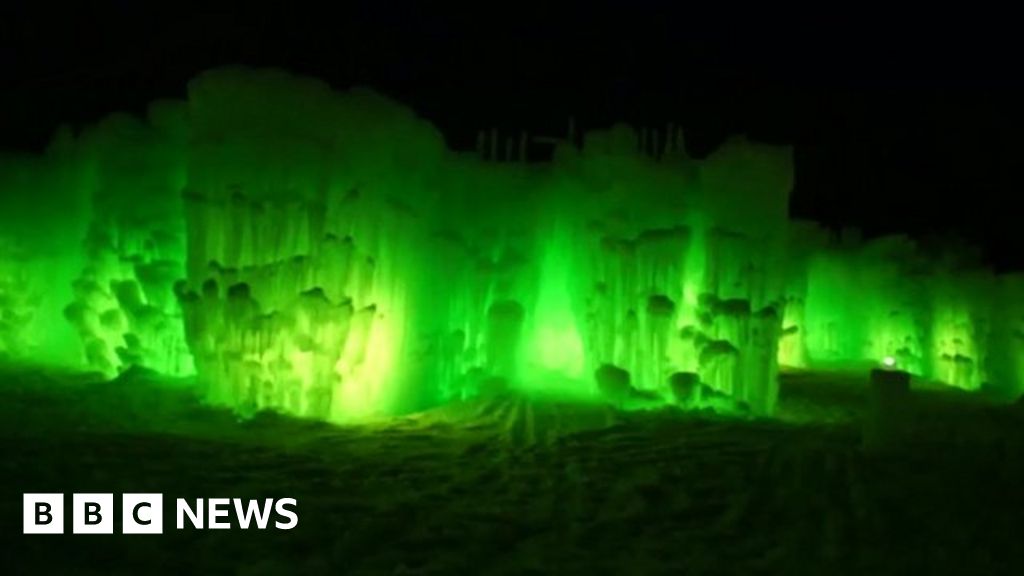 The US sculptor creating castles out of ice - BBC News