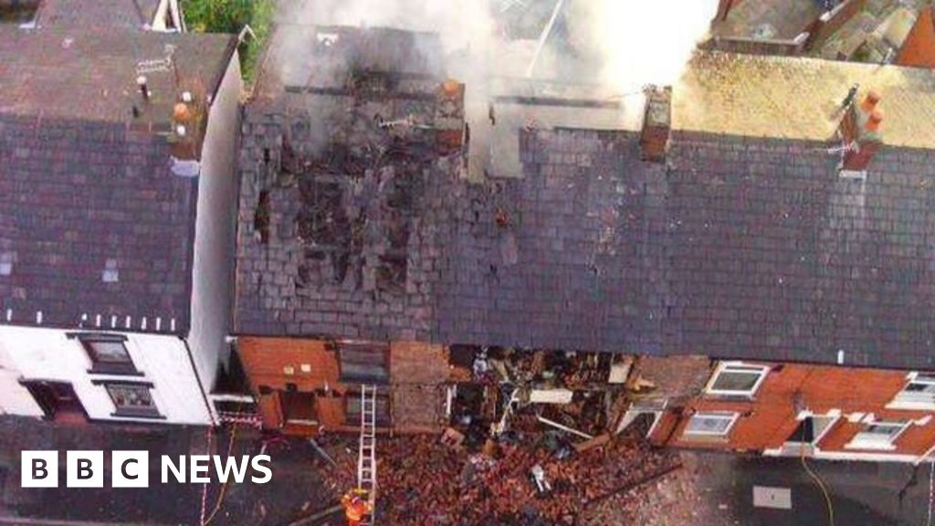 House explosion: 'The bang lifted me from the floor' - BBC News