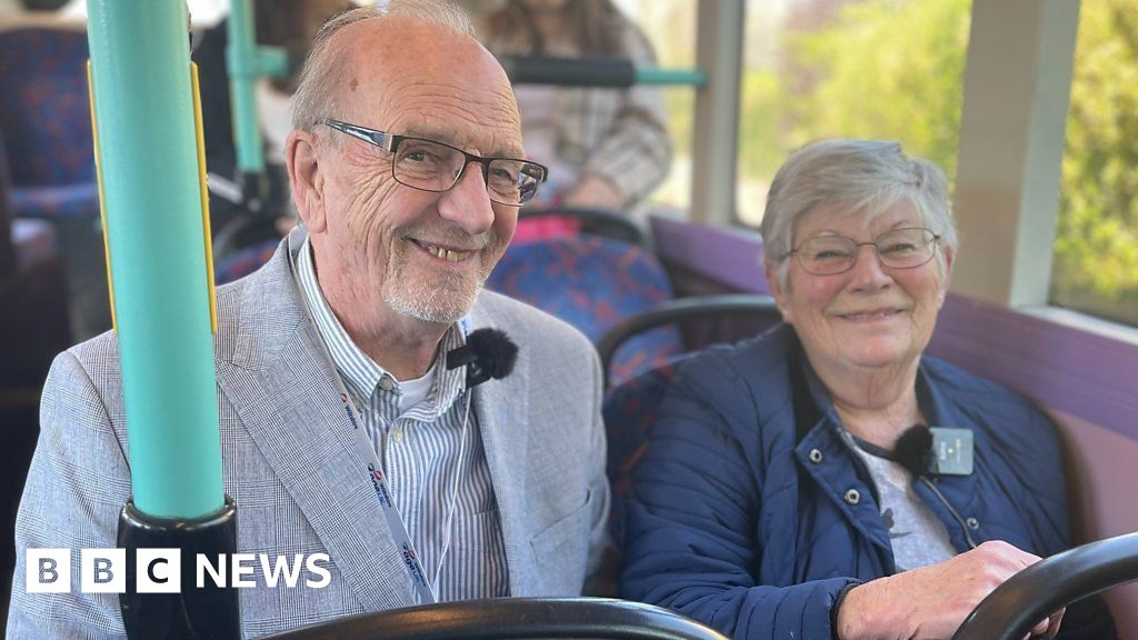 Wiltshire bus buddies scheme supports elderly to travel - BBC News