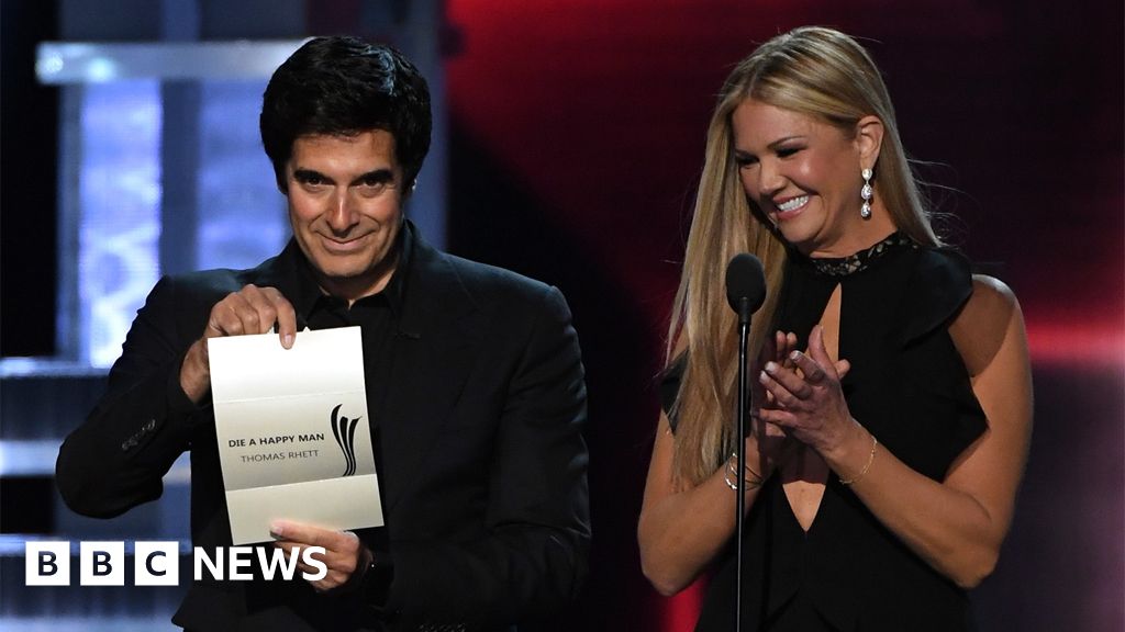 Country music awards parody Oscars blunder - BBC News