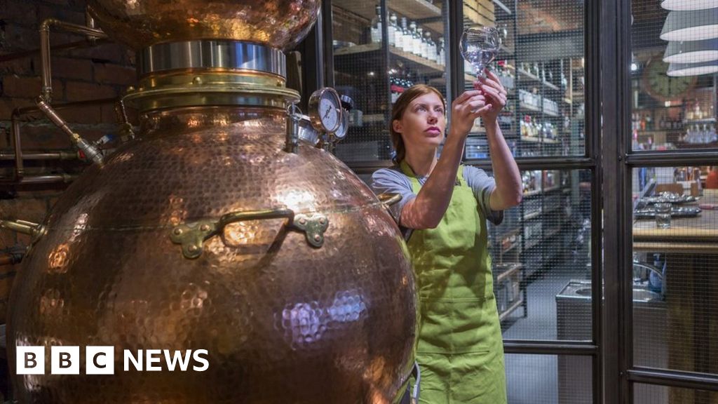 Hinch Distillery: Whiskey and gin production set to create 40 jobs ...