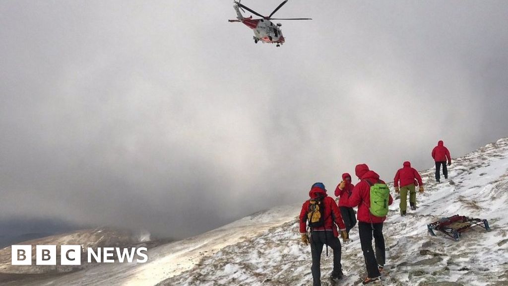 Man dies in 200ft fall on Helvellyn - BBC News