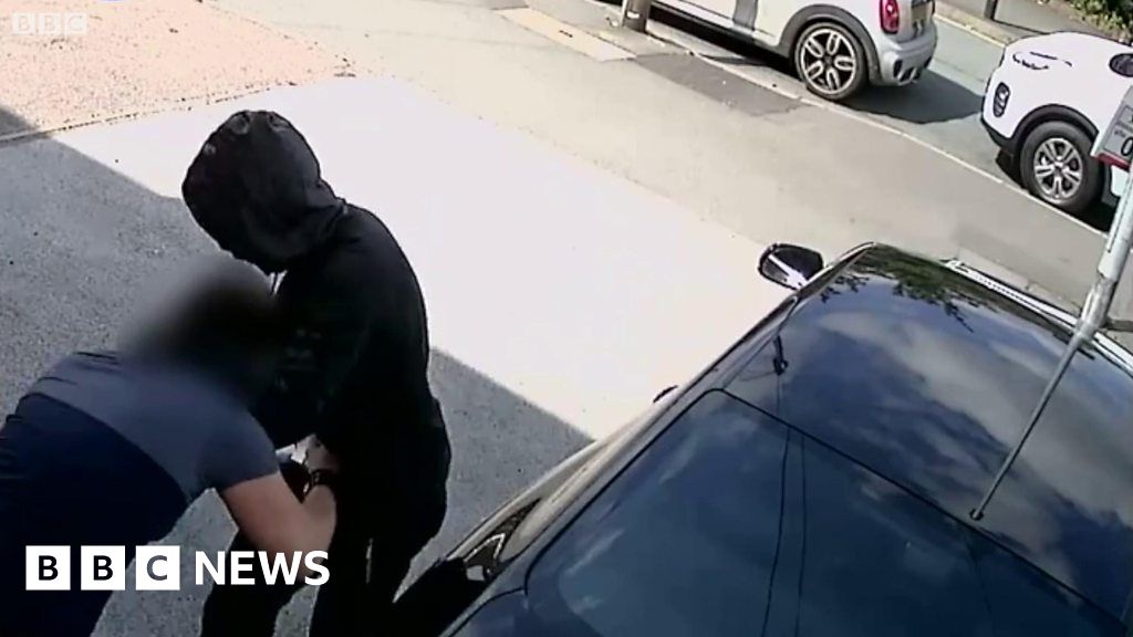 Cctv Footage Captures Off Duty Police Officer Stabbing