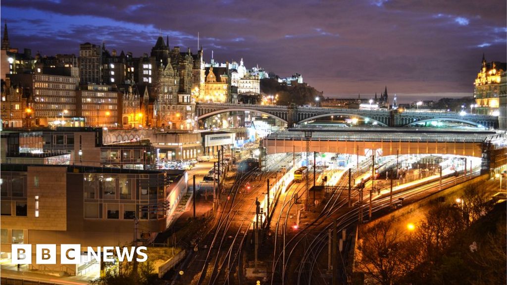 Edinburgh Waverley: Station expansion plans to be revealed - BBC News