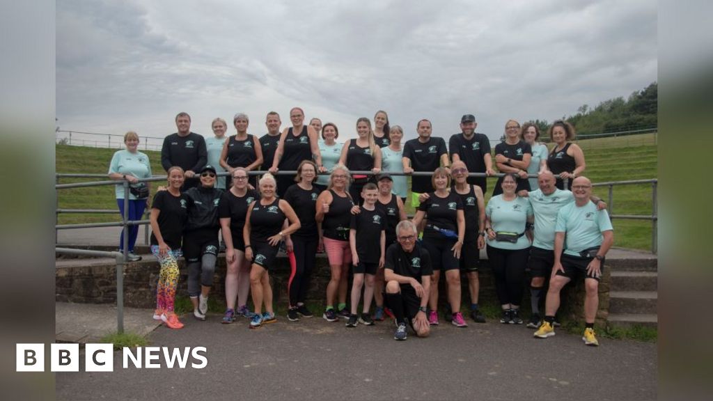 'You don't get left behind' with the Slow Runners of Sunderland - BBC News