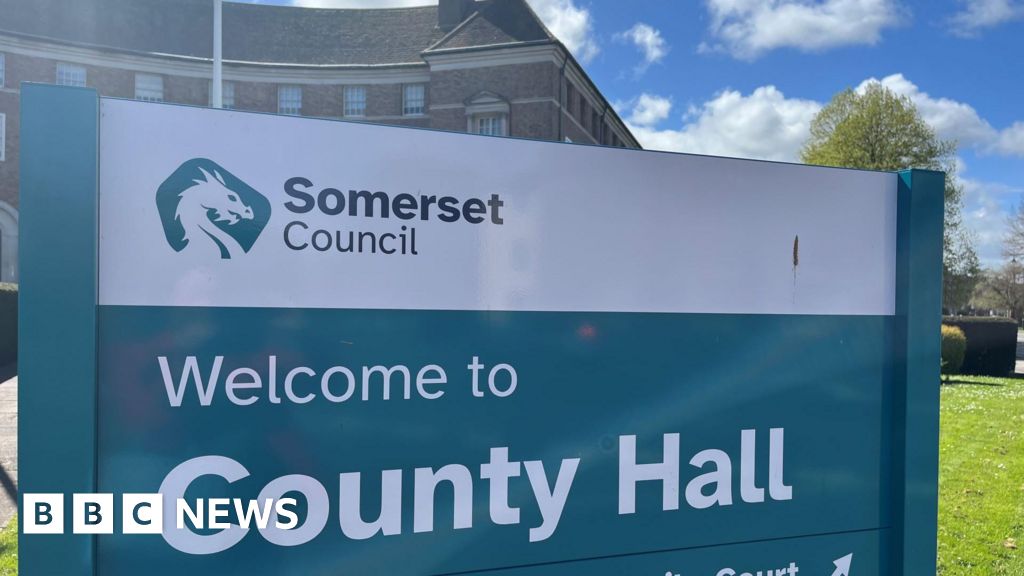 Somerset Council: Hundreds express interest in redundancy - BBC News