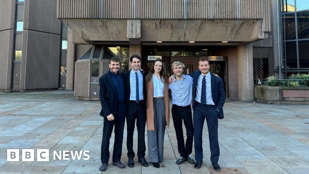 Grand National animal rights protesters cleared - BBC News