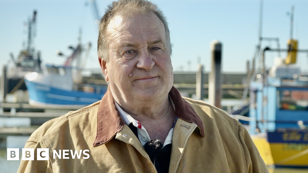 East Anglian fishermen vow to fight new medical requirements - BBC News