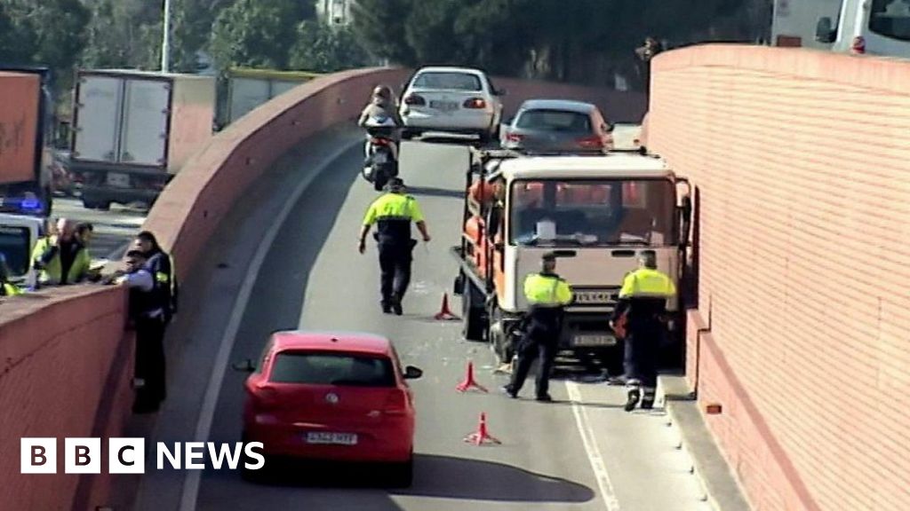 Swede detained after Barcelona police fire on stolen butane gas truck ...
