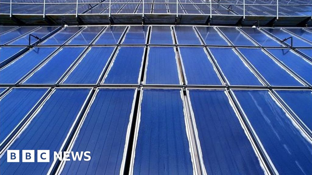 Construction begins on Scotland's largest solar farm - BBC News